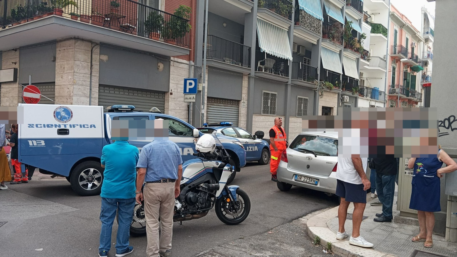 Bari, tragedia in via Premuda: 76enne precipita dal balcone e muore