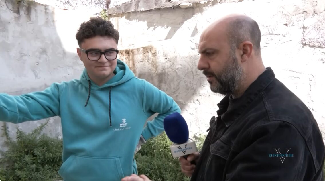 Tolte le erbacce a casa di Lello e Angela. L'invito di Marco: "Stop al ...